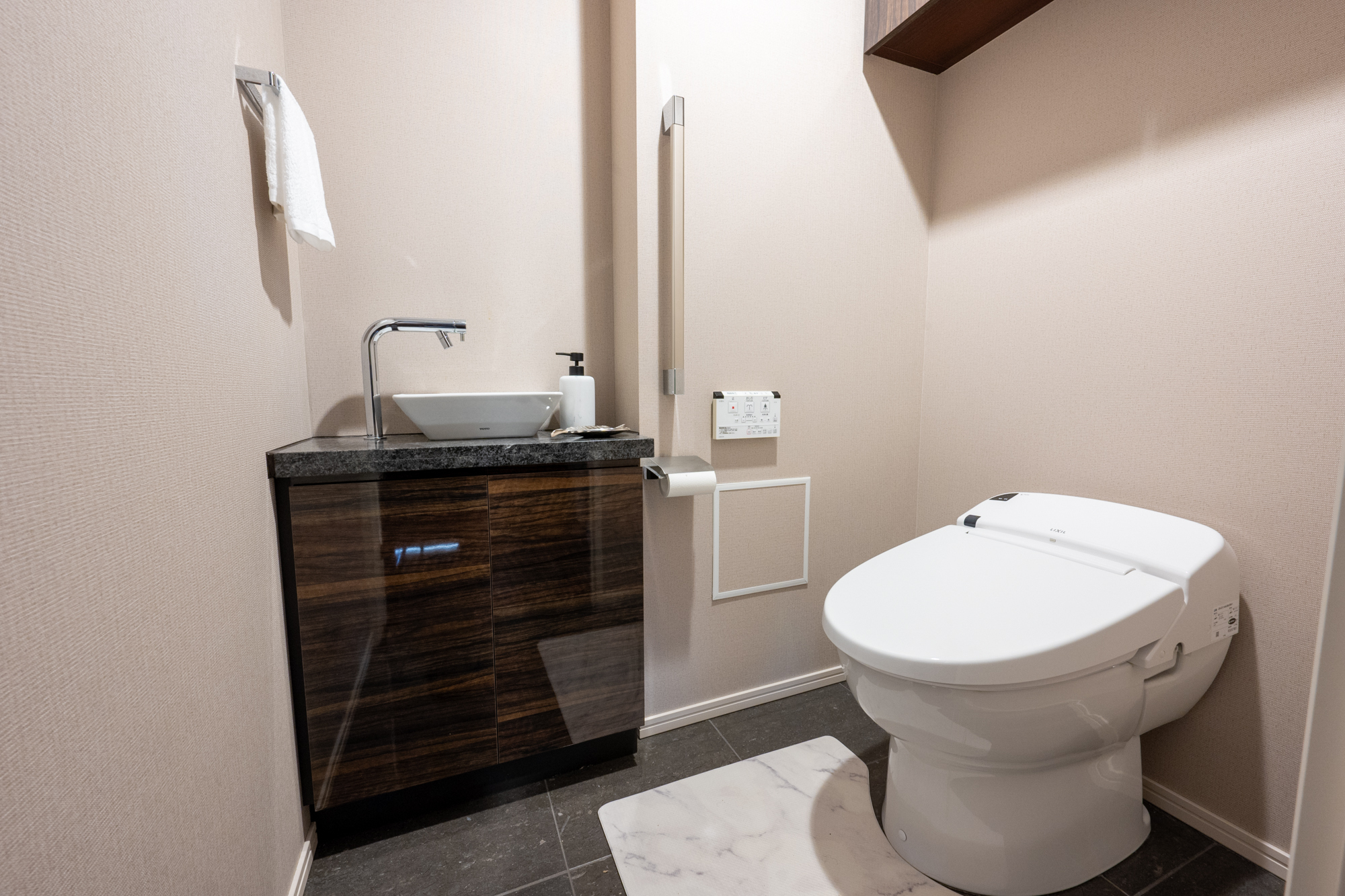 City Tower Shirokane #1703 / 2 Bedrooms Furnished Monthly Rental near ...